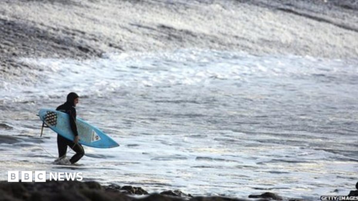 Welsh Surfing Federation's unregulated schools concern - BBC News