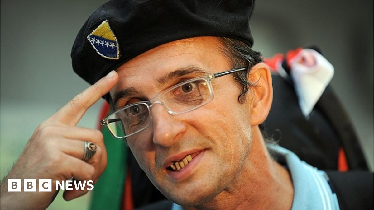 Bosnian Muslim Senad Hadzic walks to Mecca via Syria - BBC News