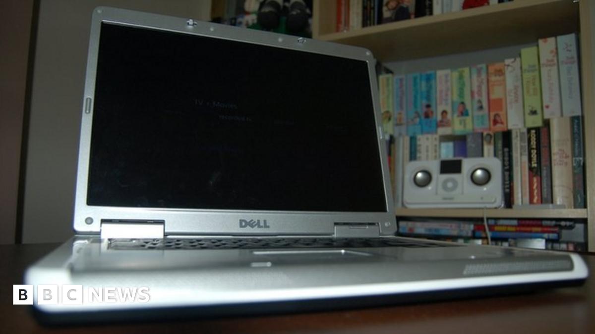 Child porn: Teachers David Denis and Emma Stretton struck off - BBC News