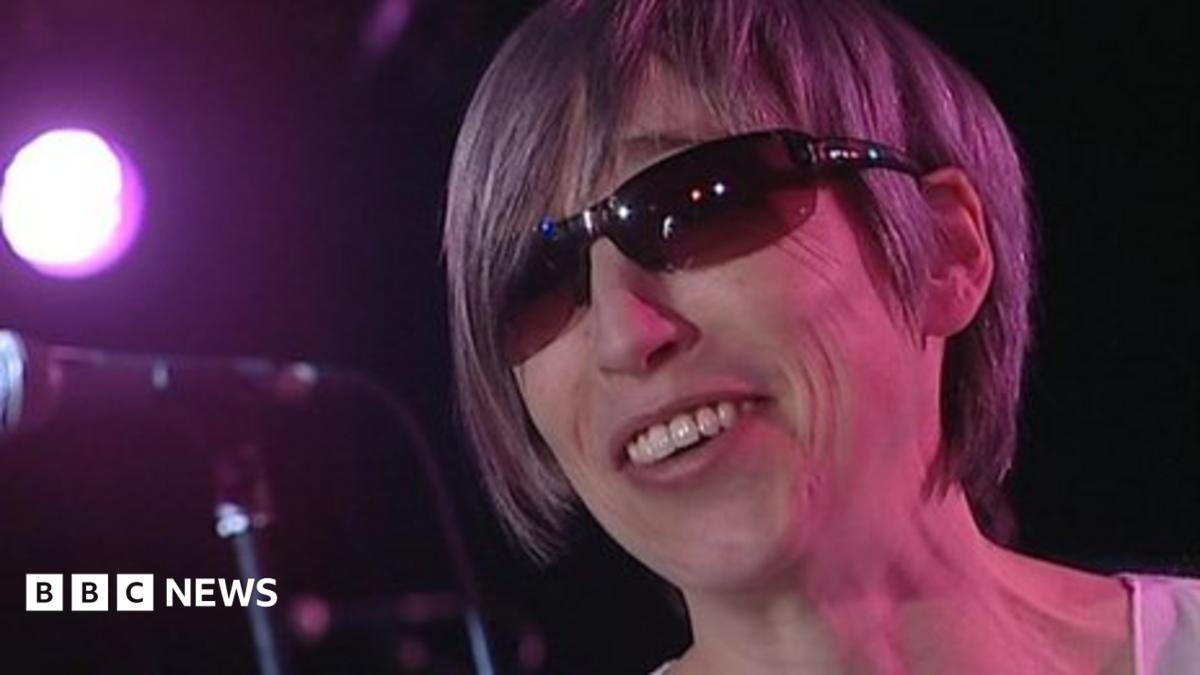 Fuzzbox guitarist Jo Dunne, 43, dies after cancer battle - BBC News