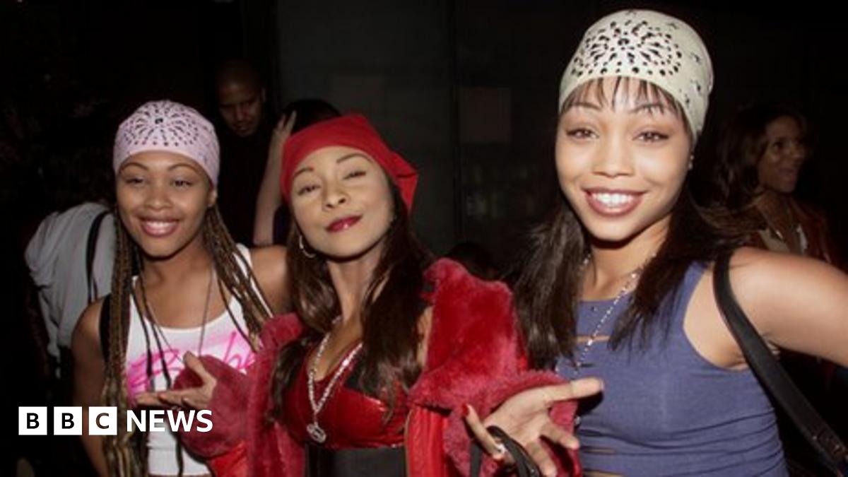 R&B singer Natina Reed killed by car - BBC News