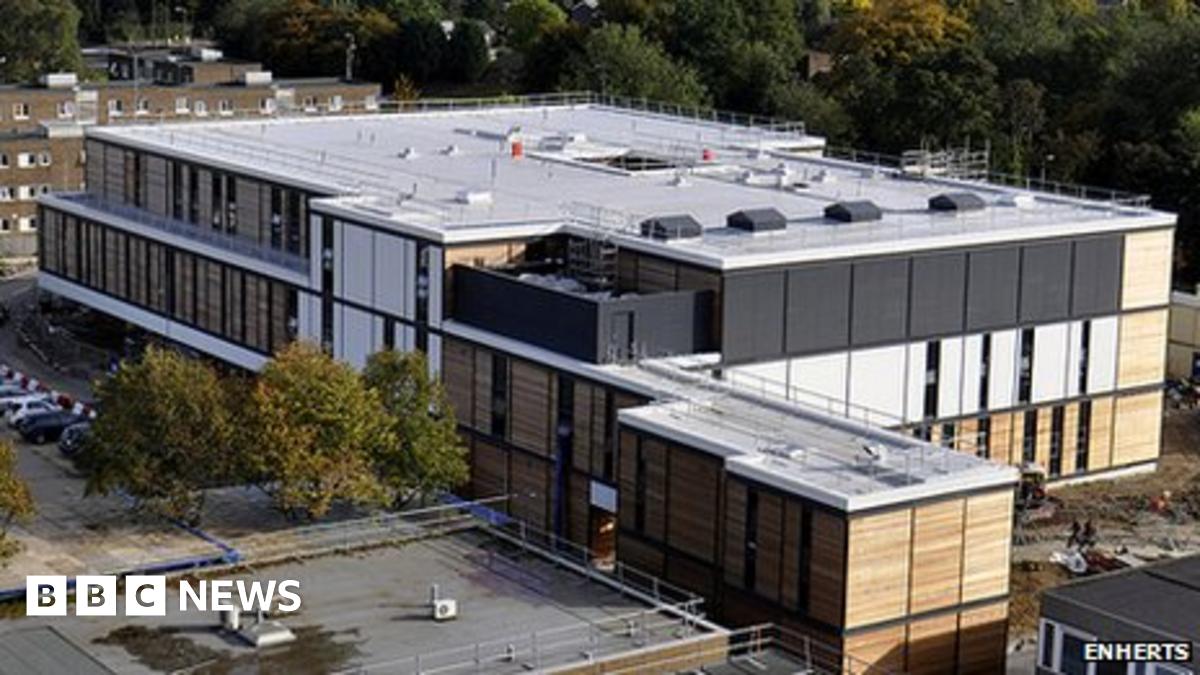 Lister Hospital: New wards and theatres to complete expansion - BBC News