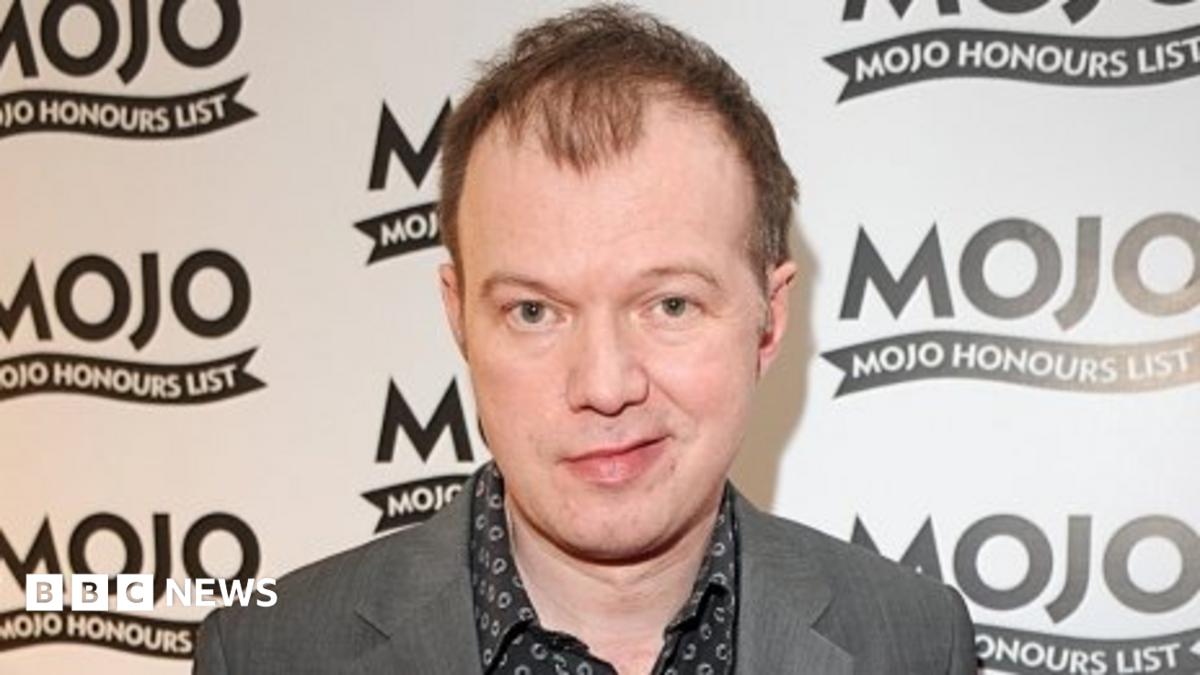 Edwyn Collins honoured at music awards - BBC News