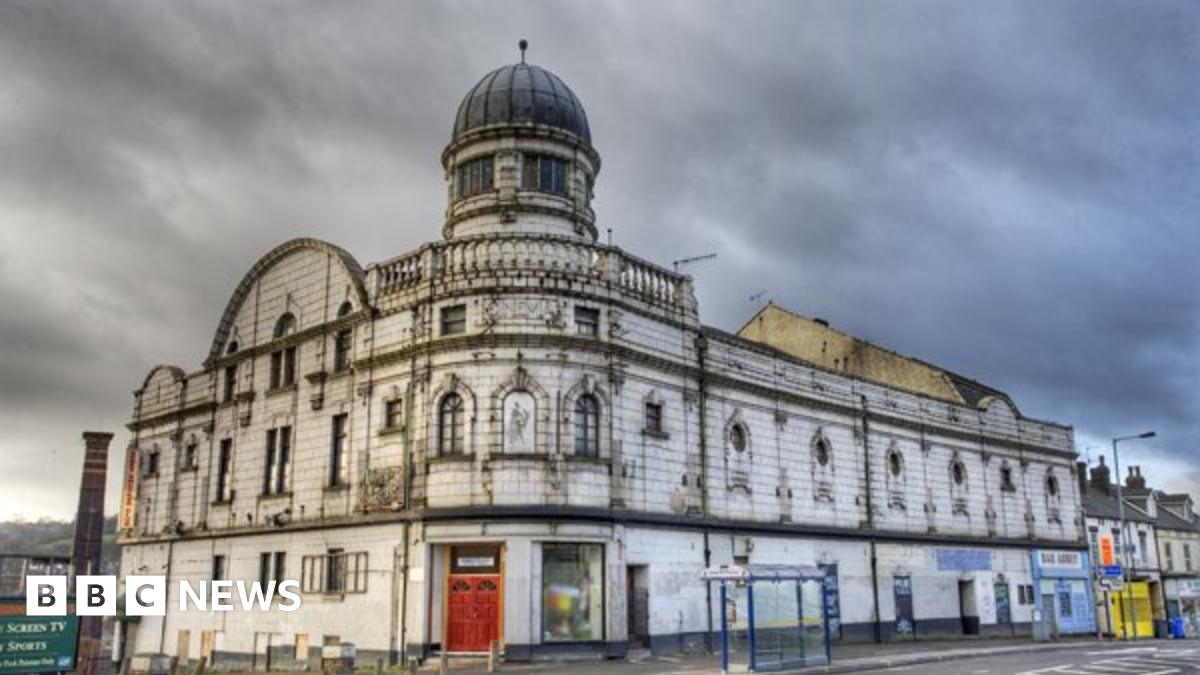 Abbeydale Picture House in Sheffield sold at auction - BBC News