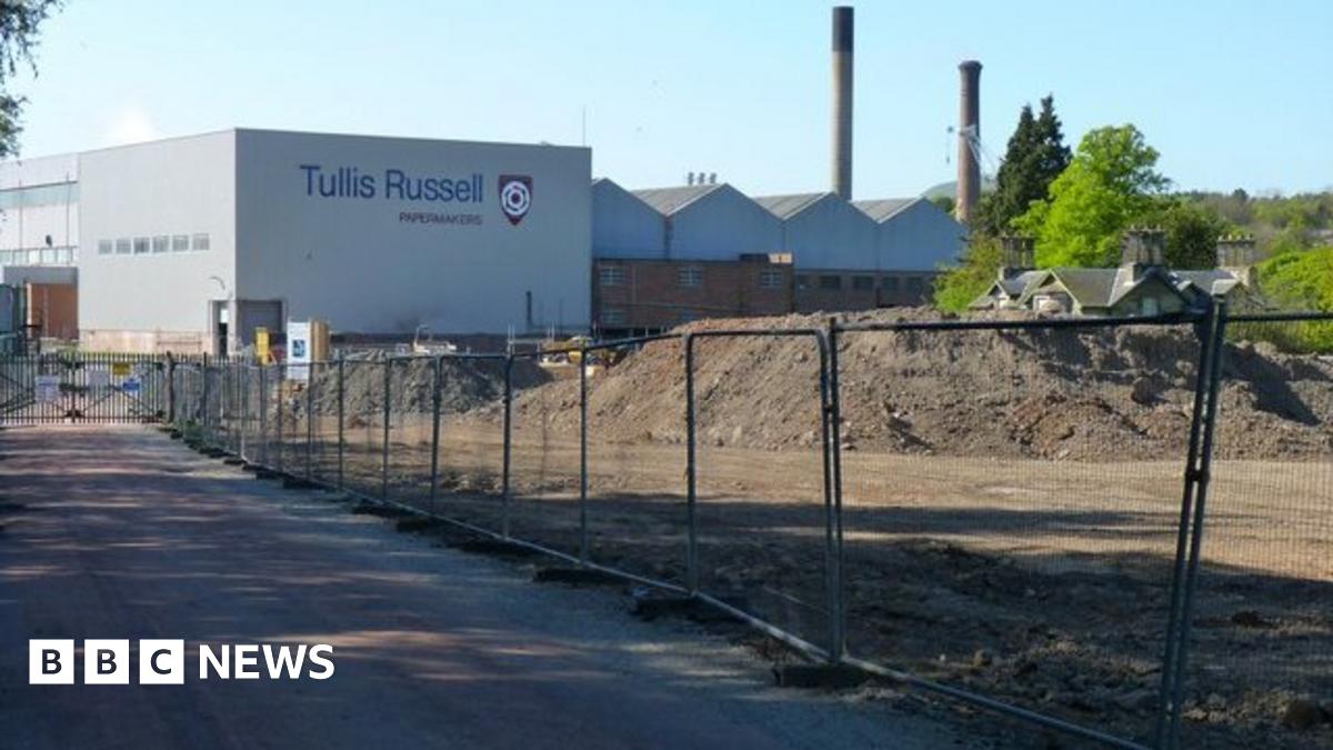 Fife paper maker Tullis Russell in administration - BBC News