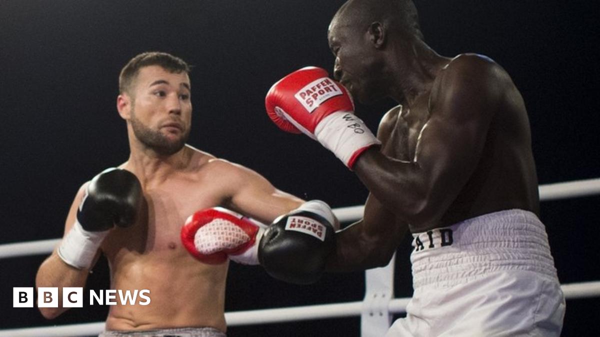Afghan boxer Hamid Rahimi wins Kabul's first pro match - BBC News