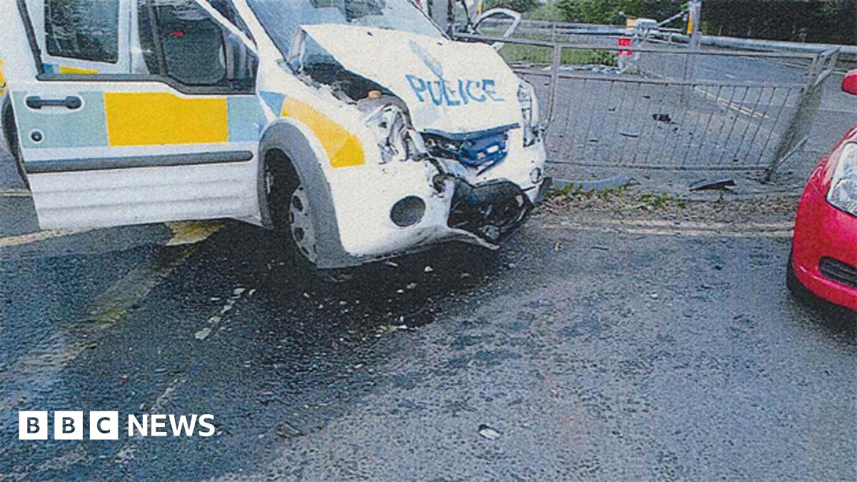 PC David Brown cleared of John Lacon death crash charge - BBC News