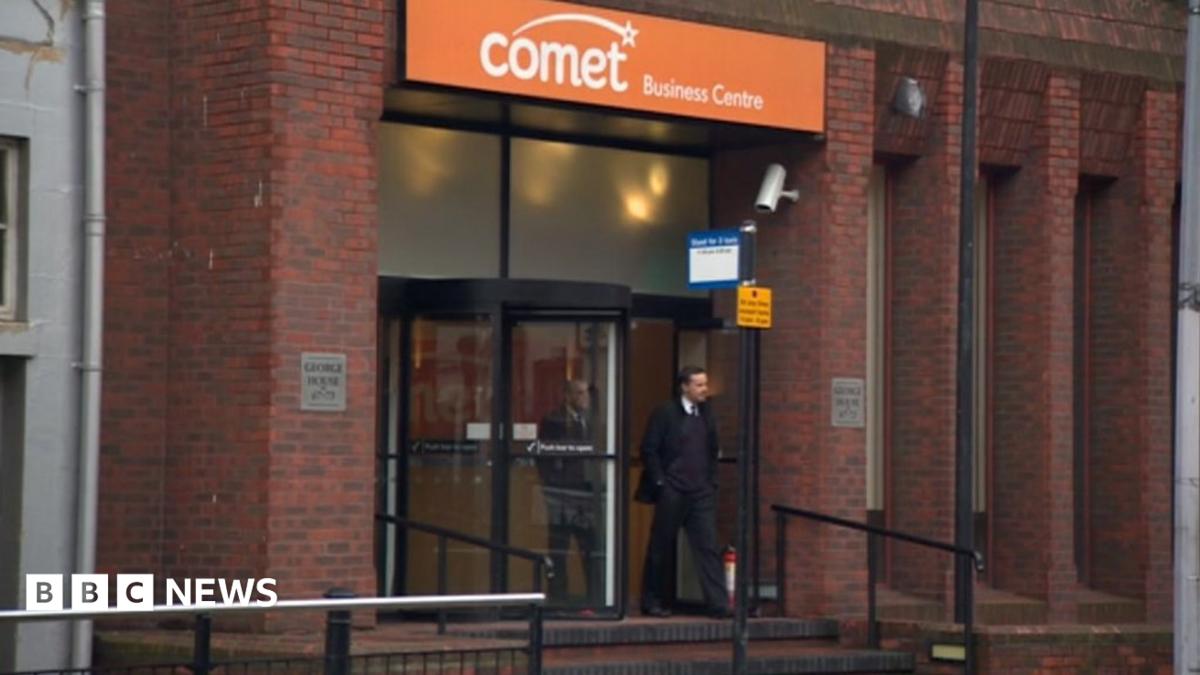 Comet's last 20 workers in Hull to be made redundant - BBC News