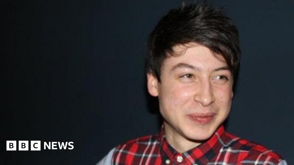 Summly: Teenager launches top-selling news app - BBC News