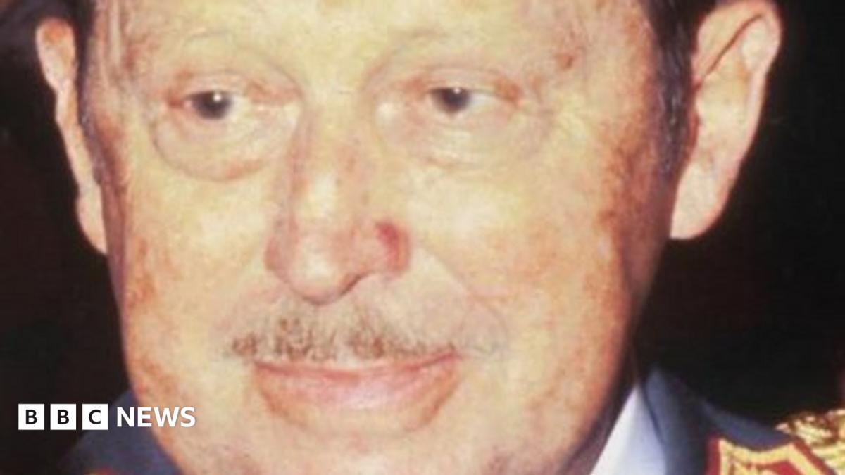 Row over Paraguay dictator Alfredo Stroessner's remains - BBC News