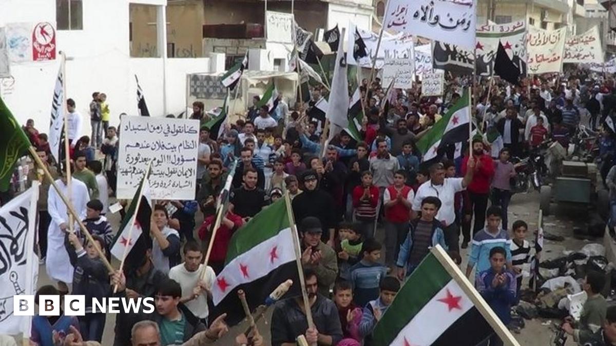 Syria opposition groups hold crucial Qatar meeting - BBC News