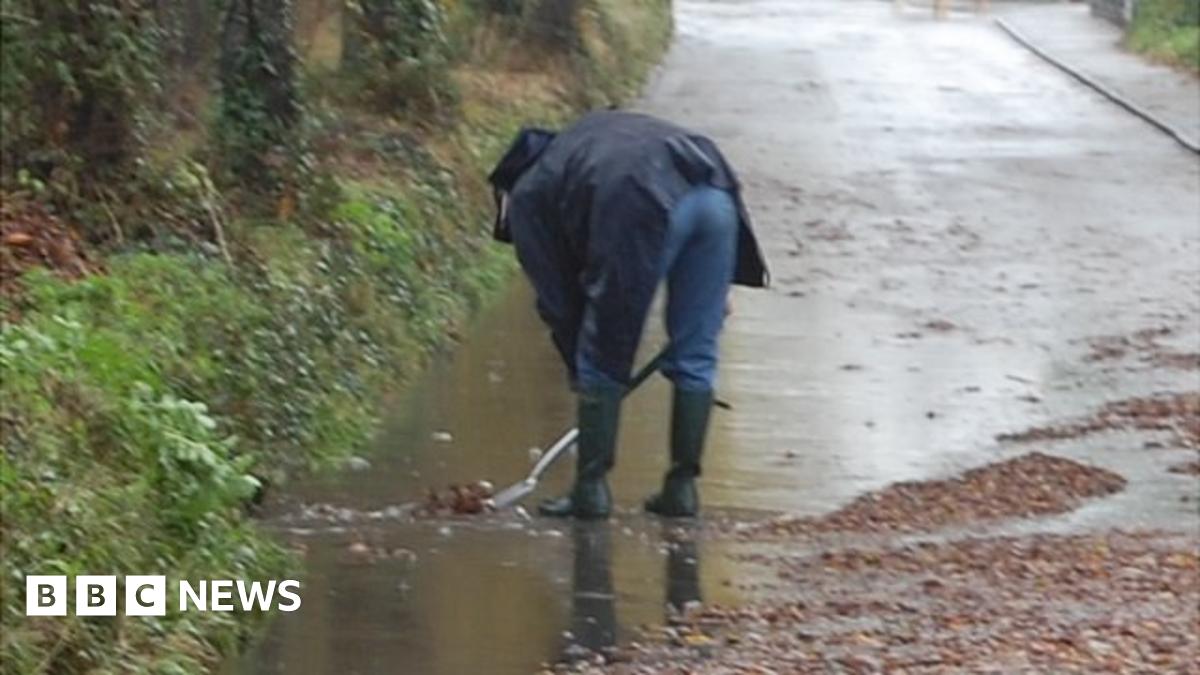 Guernsey Water asks for help to cut flooding risk - BBC News