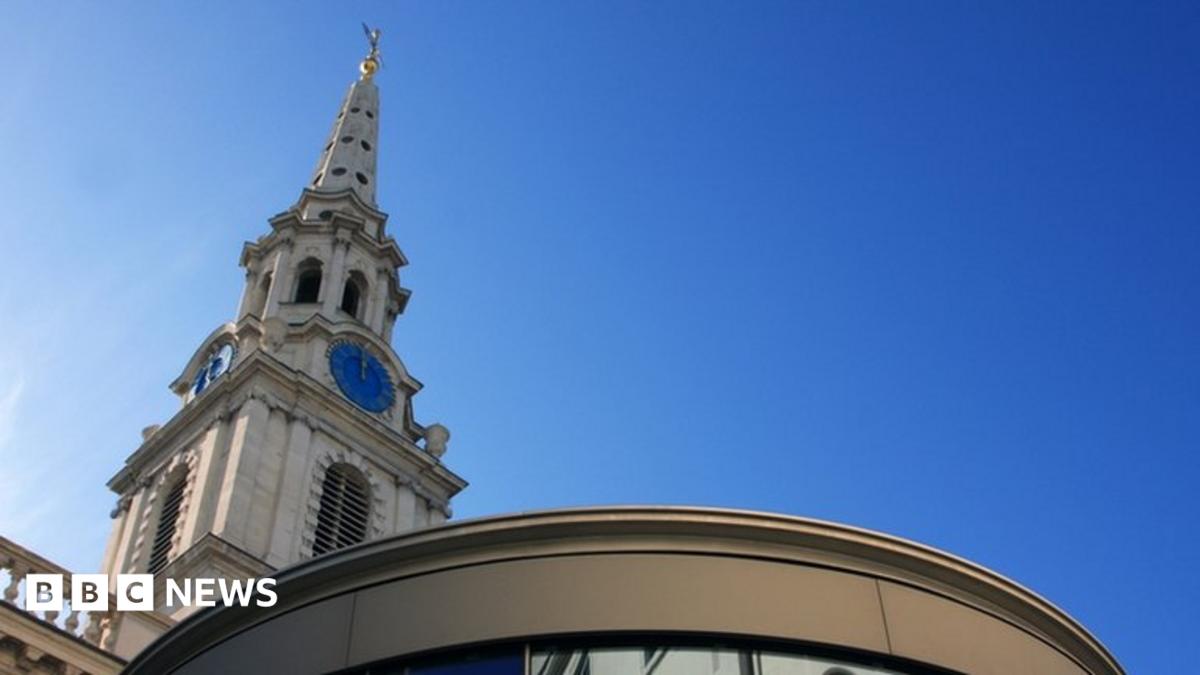 Trafalgar Square service to commemorate dead homeless people - BBC News