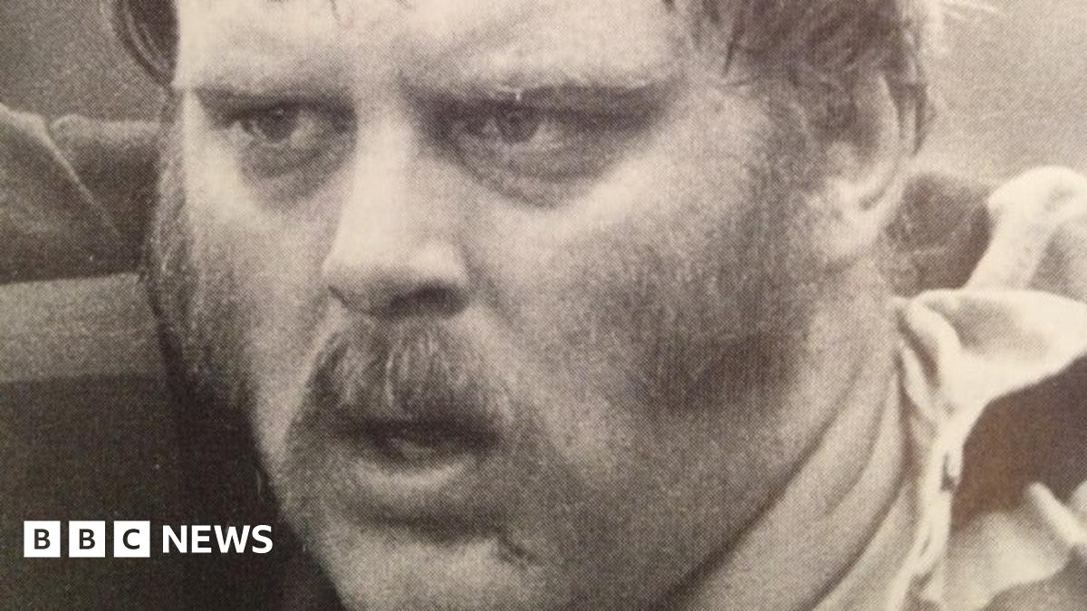 Ex rugby player Nigel Fox electrocuted at farm, inquest hears - BBC News