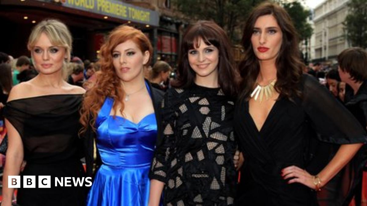 Female version of The Inbetweeners is commissioned - BBC News