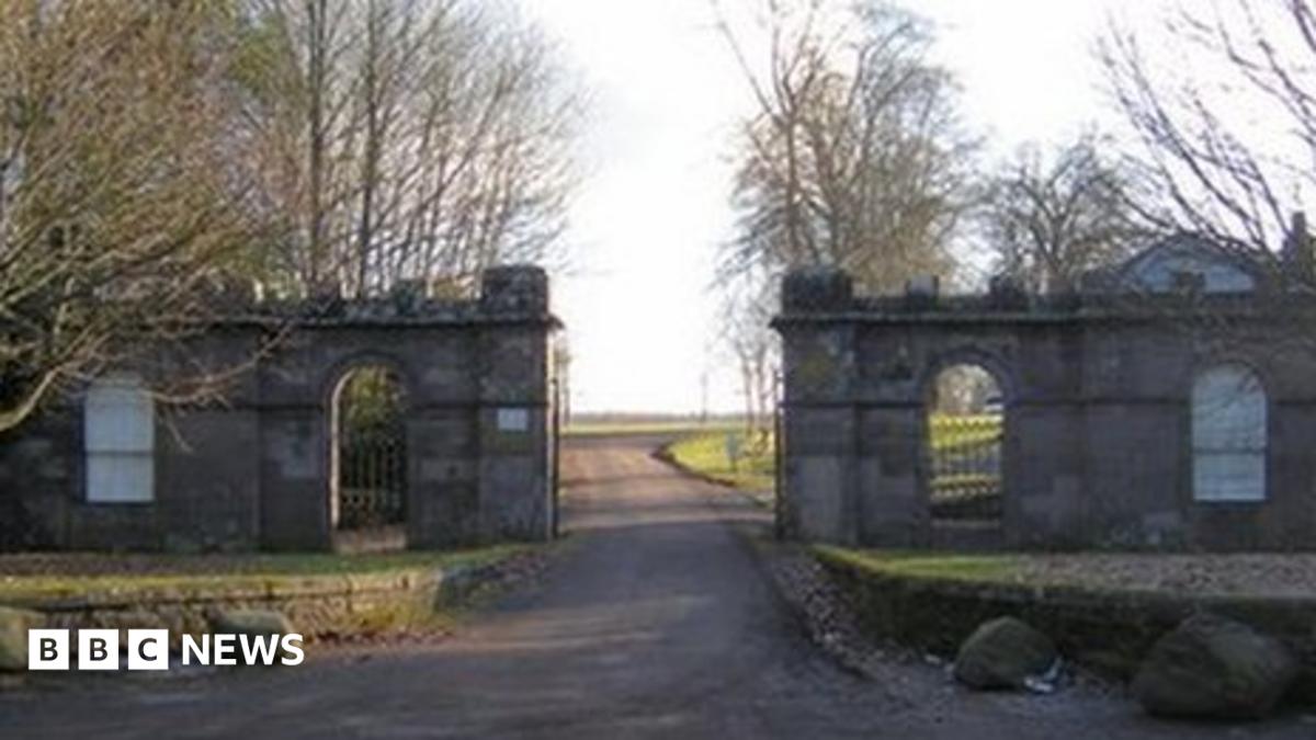 Appeal after 'suspicious' Brechin Castle fire - BBC News