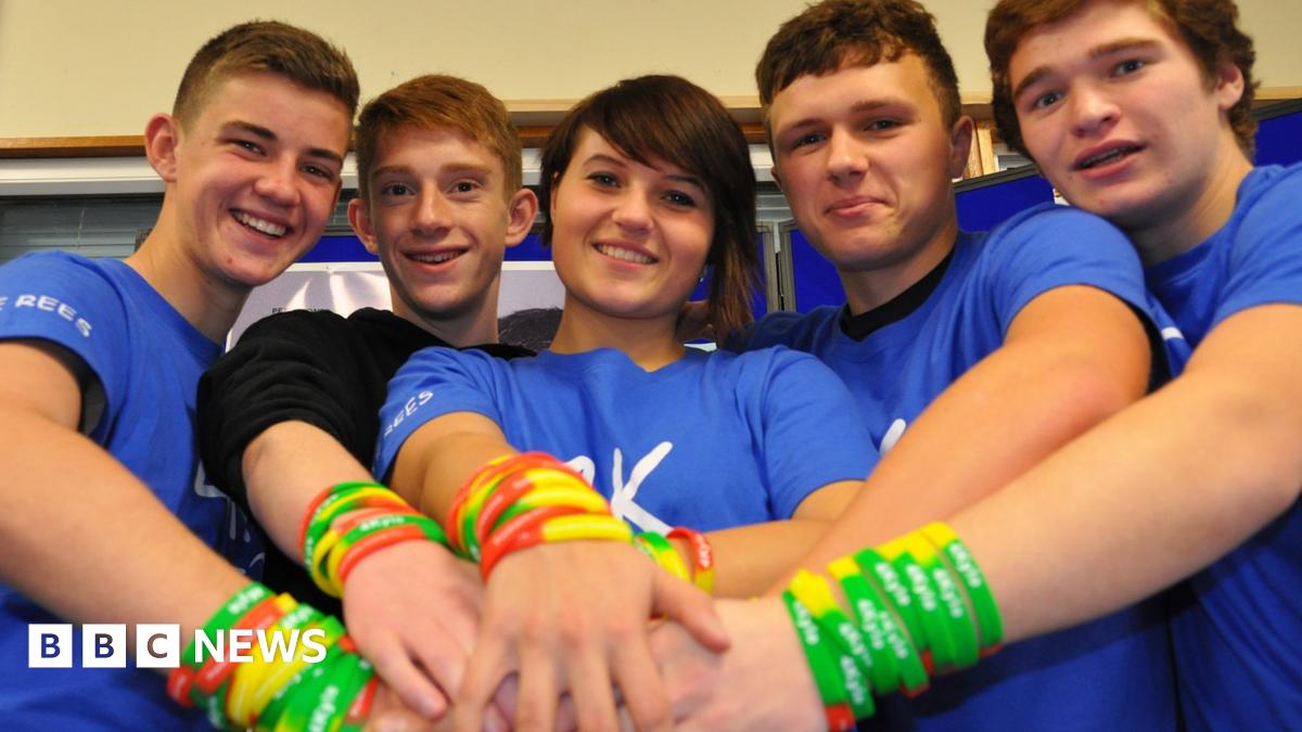 Kyle Rees friends start fund-raising scheme - BBC News