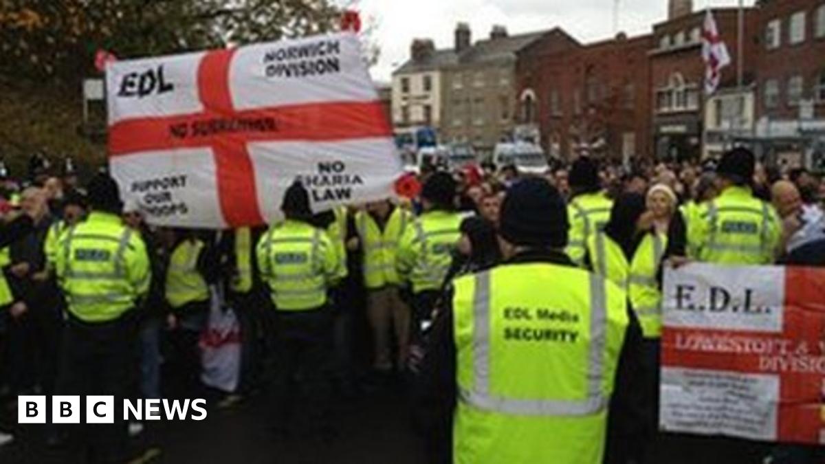 EDL and We Are Norwich protests: Four arrested at demonstrations - BBC News