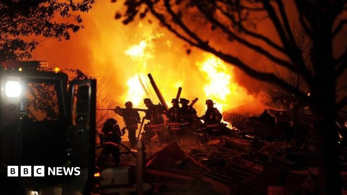 Indianapolis explosion destroys homes - BBC News