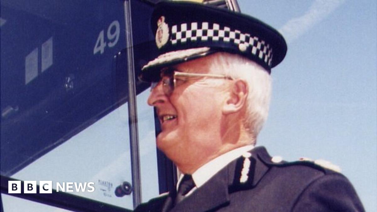 Bob Le Breton, a former Jersey police chief, dies - BBC News