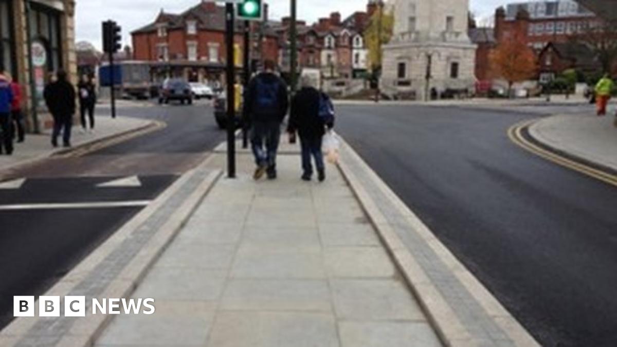 Council teaches people to use new Leek road crossing - BBC News