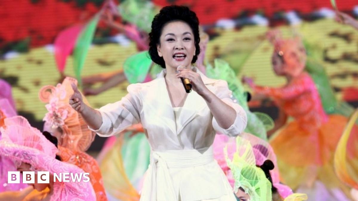 Peng Liyuan: Folk singer who became China’s first lady - BBC News