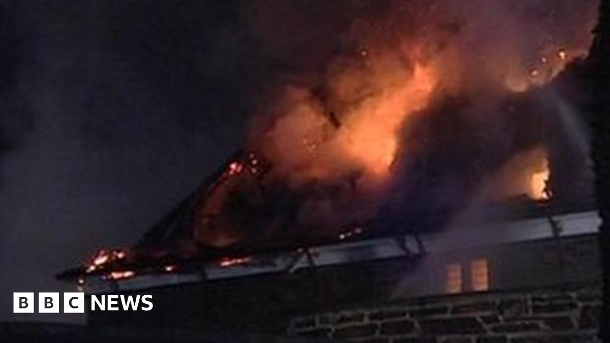 Sydenham House fire tackled by Devon and Cornwall crews - BBC News