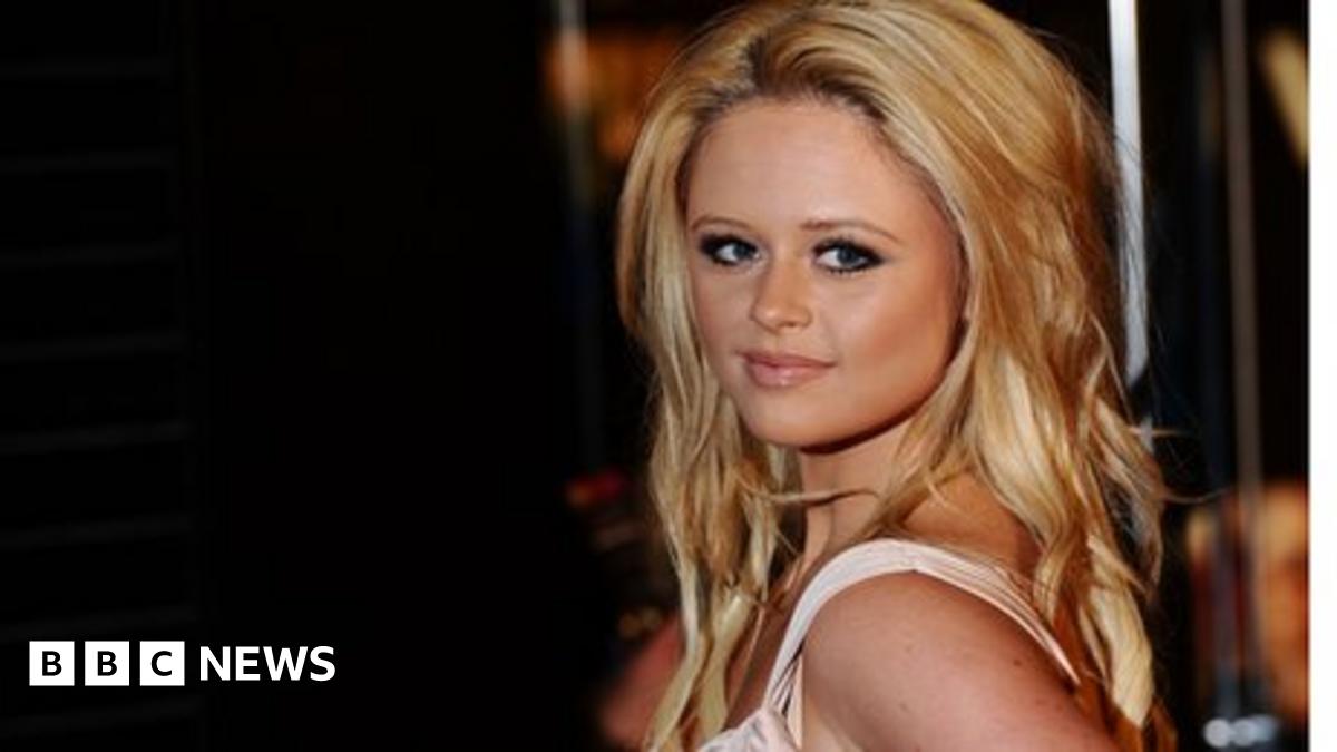 Emily Atack reports Twitter death threats to police - BBC News