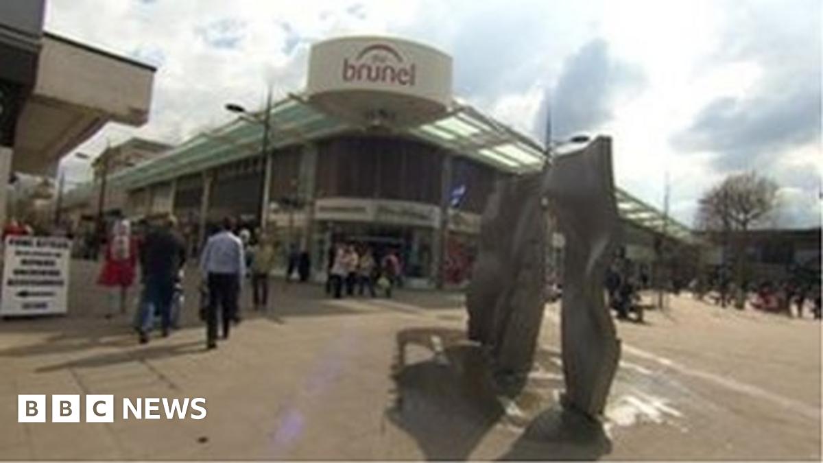 Swindon Christmas market ending puts town 'back 10 years' - BBC News