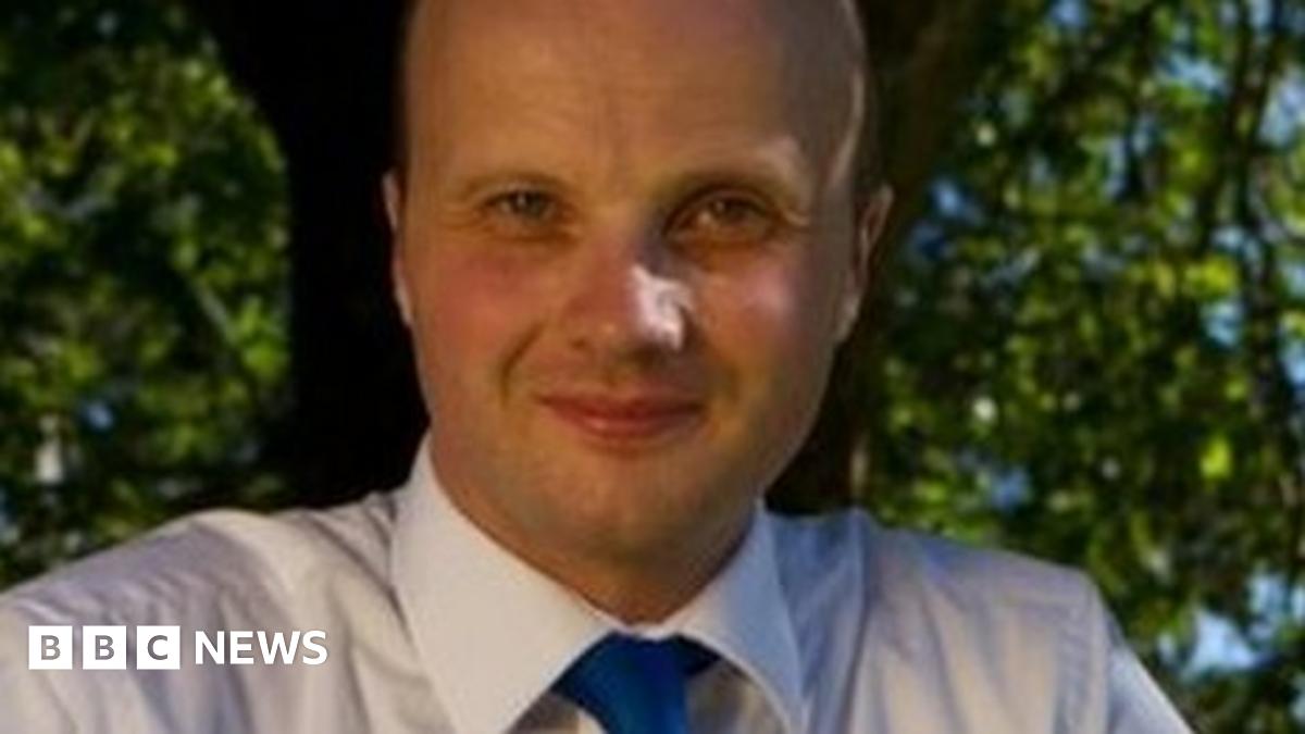 Conservative Adam Simmonds wins Northamptonshire PCC contest - BBC News