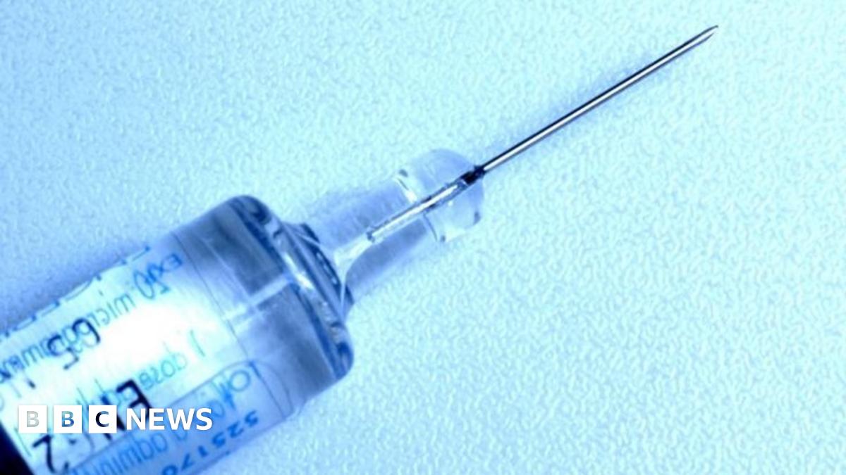 'Breakthrough' meningitis B vaccine set to receive UK licence - BBC News