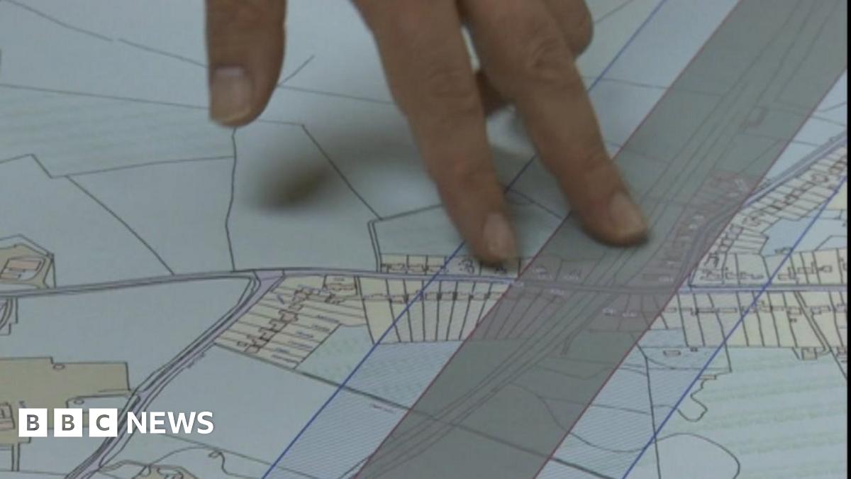 HS2 compensation roadshow held in Burton Green - BBC News