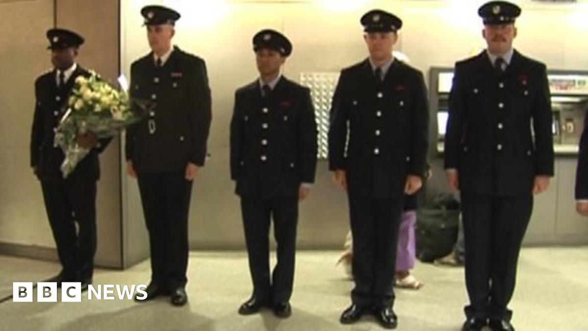 King's Cross fire 25th anniversary marked - BBC News