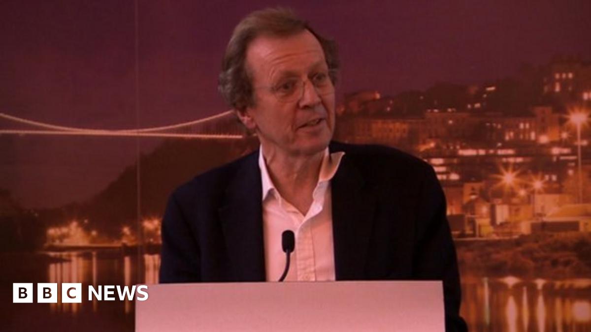 Bristol mayor George Ferguson is sworn in - BBC News