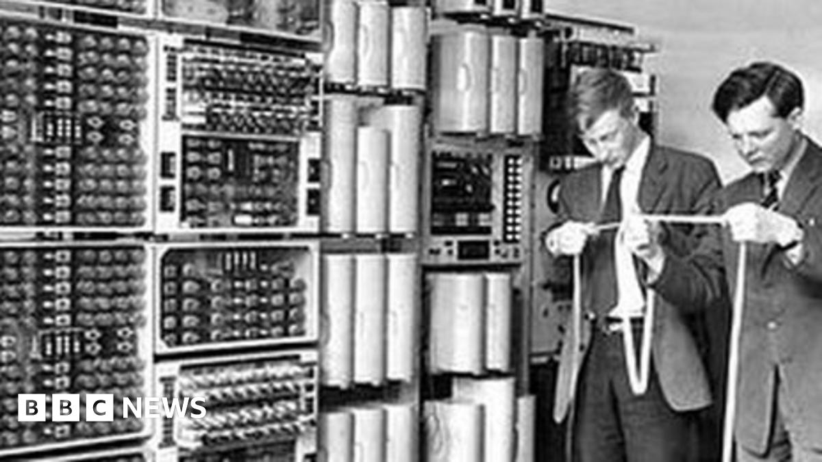 Two-tonne Witch computer gets a reboot - BBC News