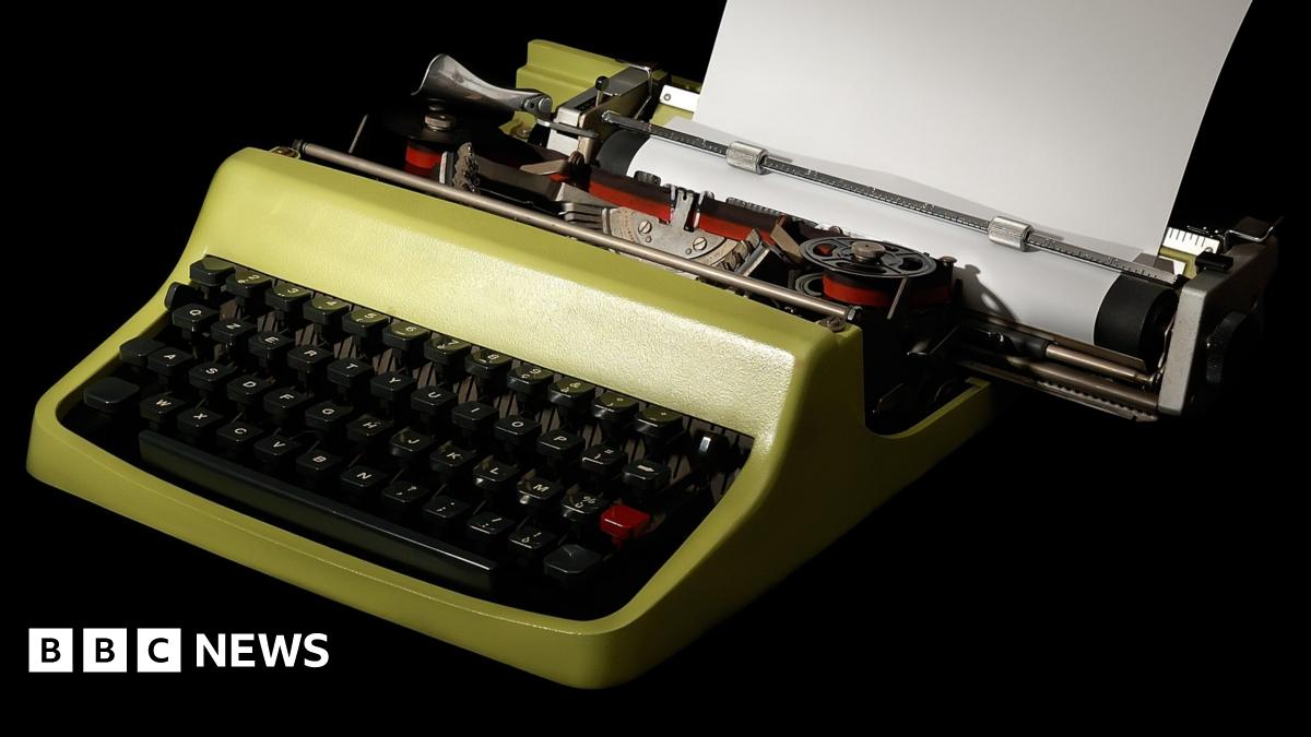 Five reasons to still use a typewriter - BBC News