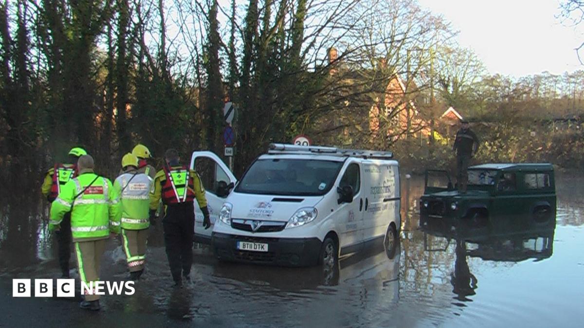 Drivers rescued from flood water in Stone - BBC News