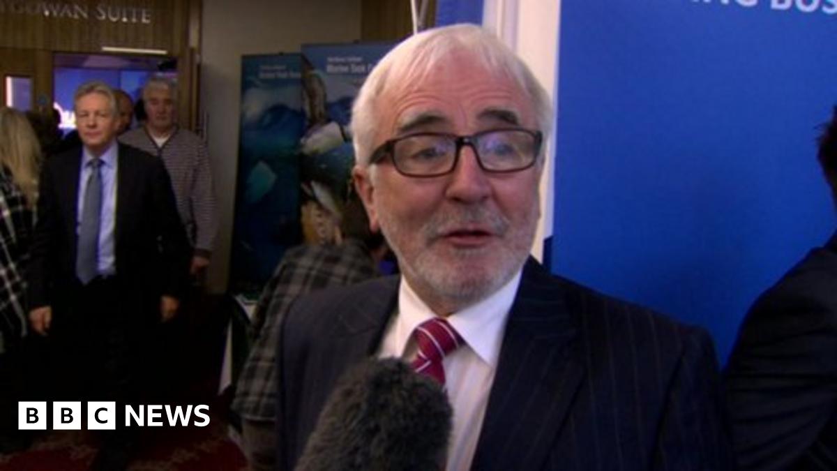 Ex-Alliance Party councillor Adam Harbinson at DUP conference - BBC News