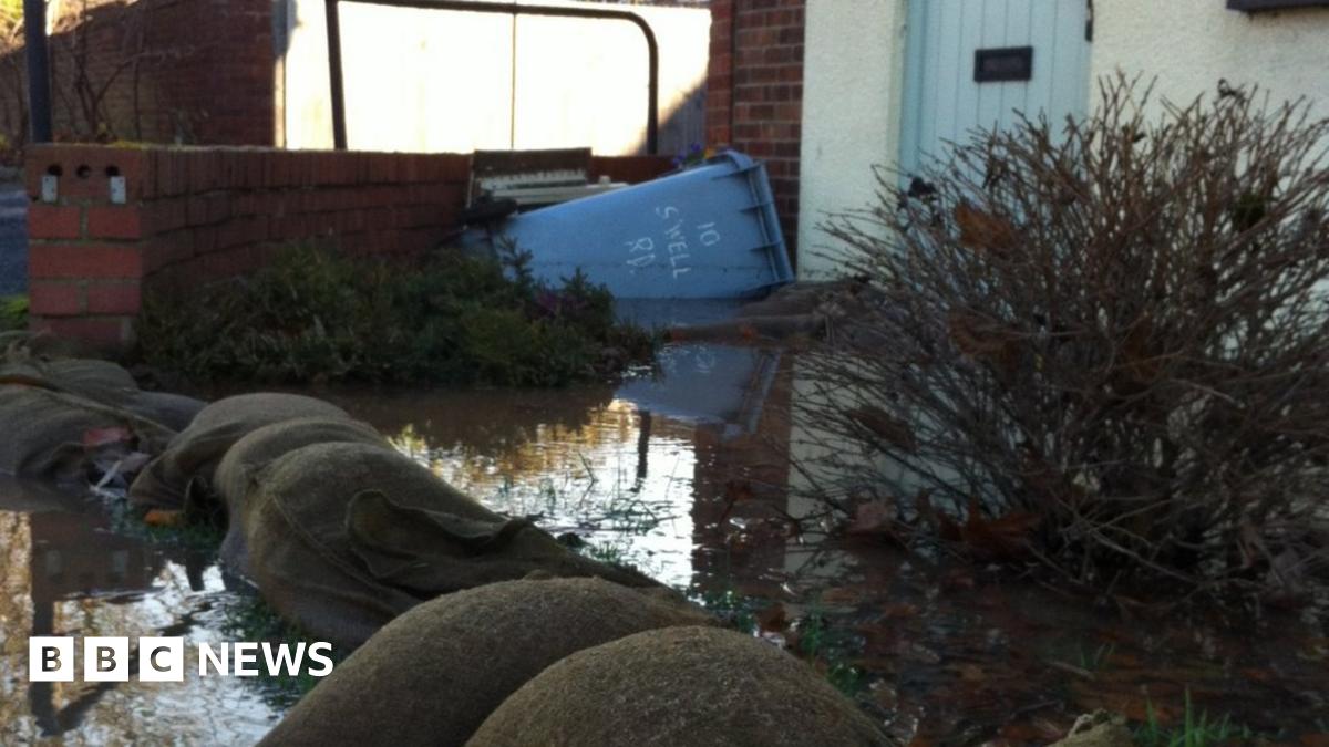 Nottinghamshire floods: Environment Agency warnings remain - BBC News