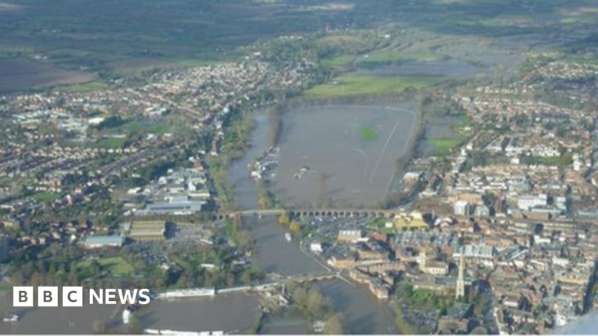Worcester flood works plans go on show - BBC News