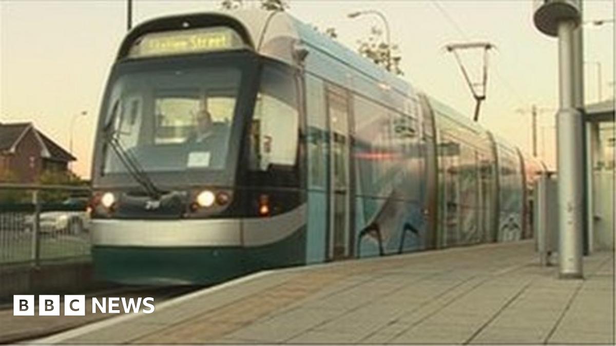 Nottingham traders angry at closing road for tram works - BBC News