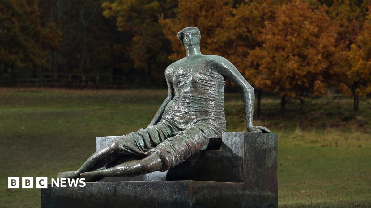Henry Moore sculpture sale faces Art Fund legal challenge - BBC News