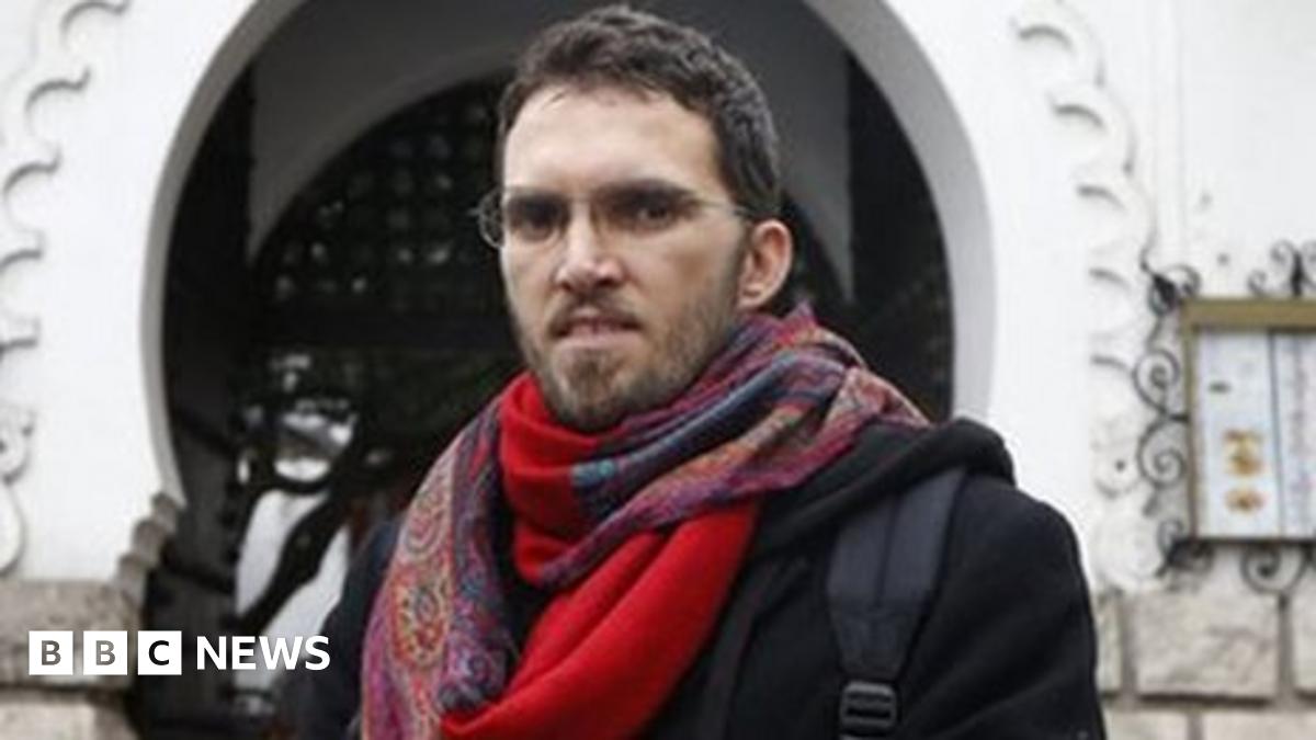 Gay-friendly 'mosque' opens in Paris - BBC News