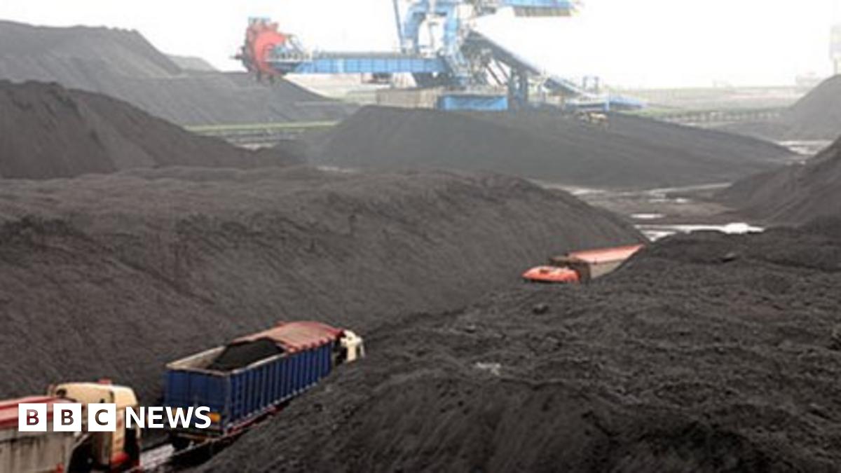 Immingham docks coal train man rescued - BBC News
