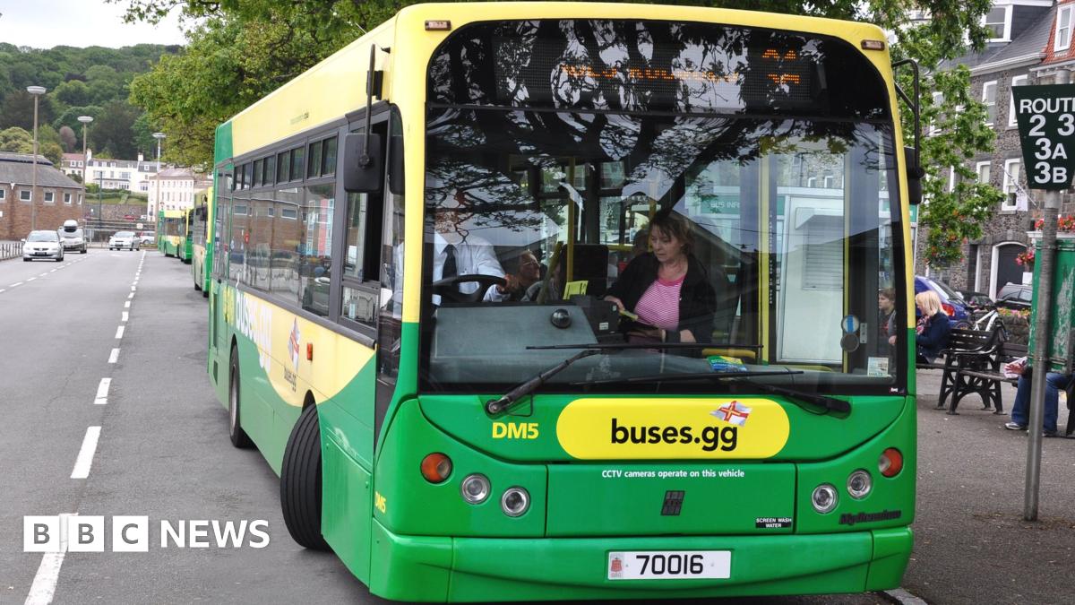Guernsey operator announces late night buses - BBC News