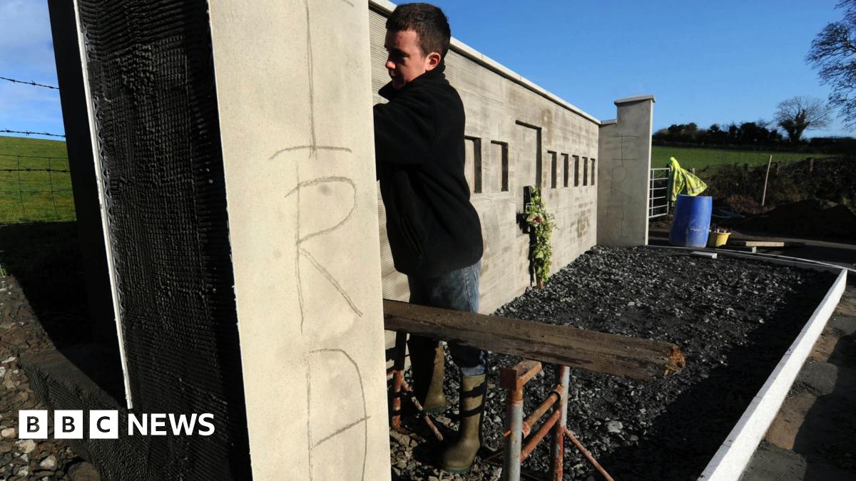 Kingsmills Massacre: Sectarian attack on memorial to IRA victims - BBC News