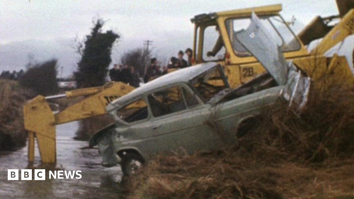 Shocking death toll on Northern Ireland roads falling - BBC News