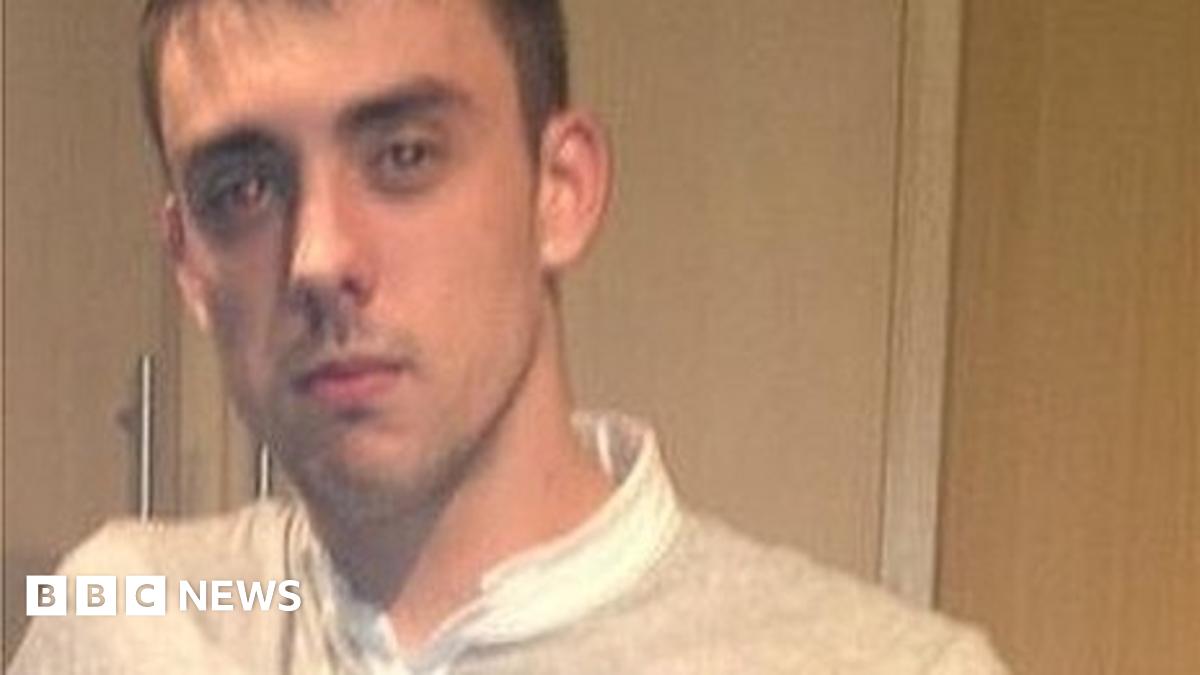 Families pay tribute to pair killed in Radcliffe crash - BBC News