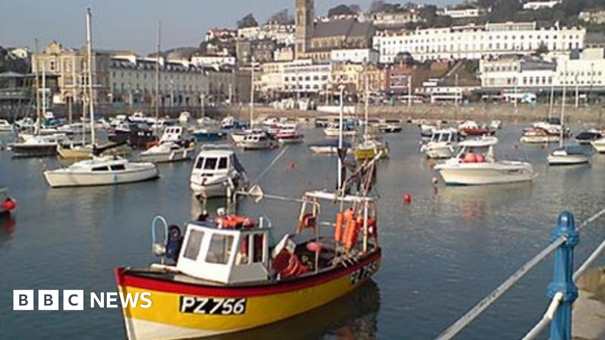 Torquay flood residents appeal to council - BBC News