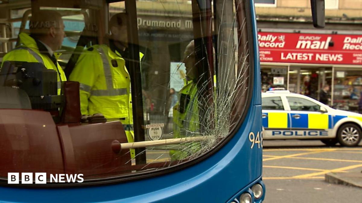 Witnesses sought for bus crash on Lothian Road in Edinburgh - BBC News